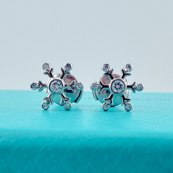 Tiffany & Co. | Jewelry | Rare Tiffany Co Platinum Diamond Snowflake ...